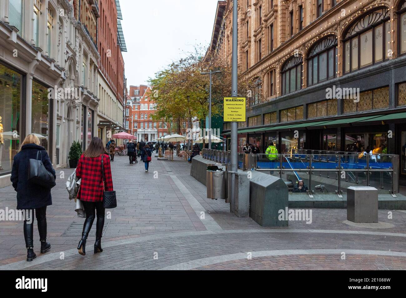 Harrods Brompton Road, London Stock Photo - Alamy
