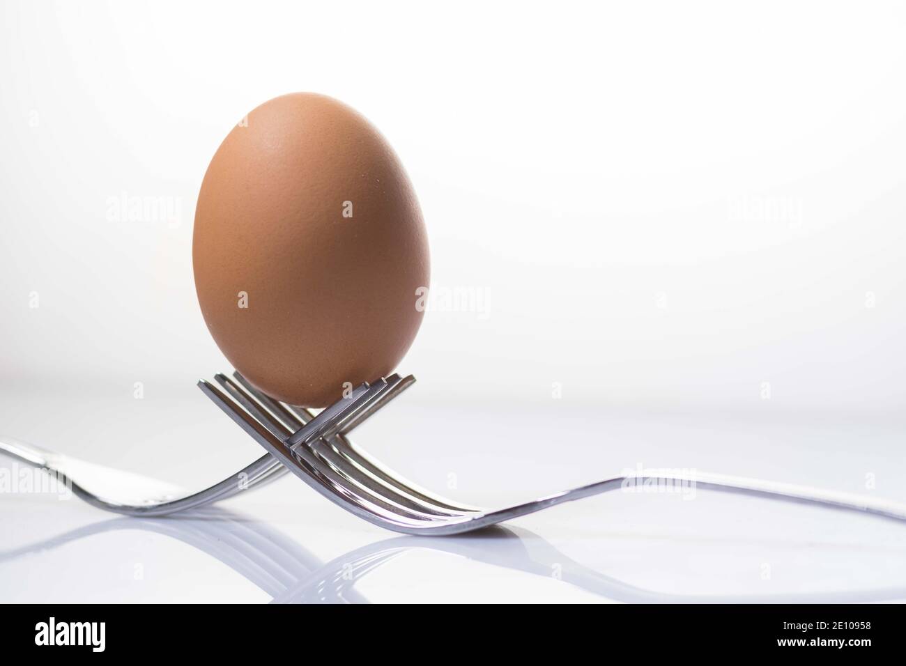Chicken egg in balance and symmetry Stock Photo - Alamy