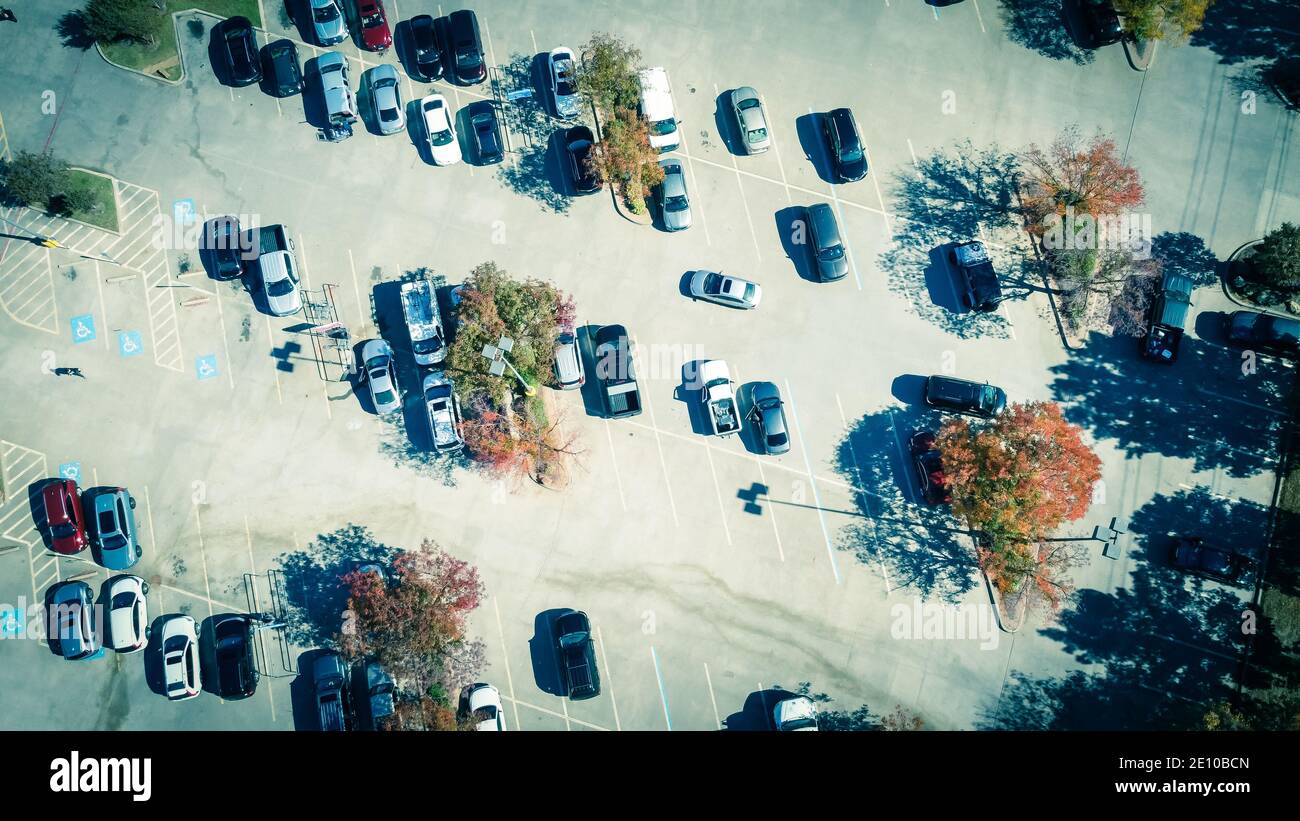 Busy grocery store parking lot hi-res stock photography and images - Alamy