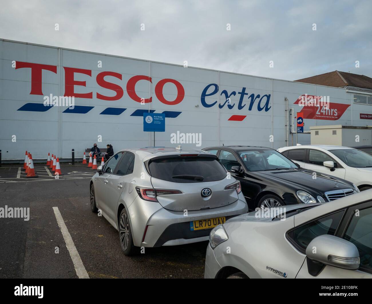 Tesco extra logo hi-res stock photography and images - Alamy