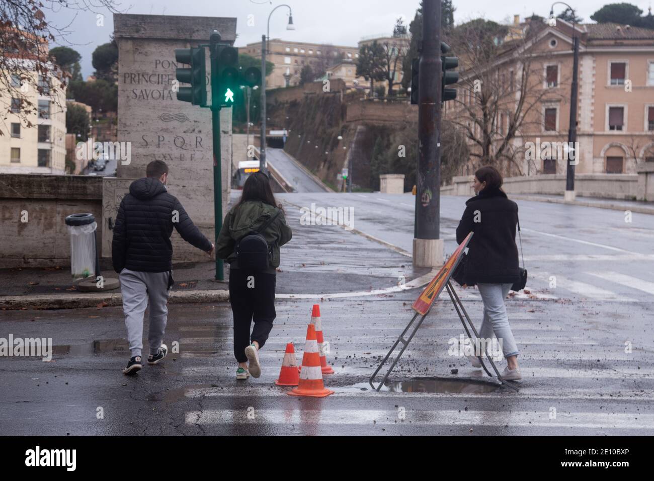 Cartello pericolo hi-res stock photography and images - Alamy