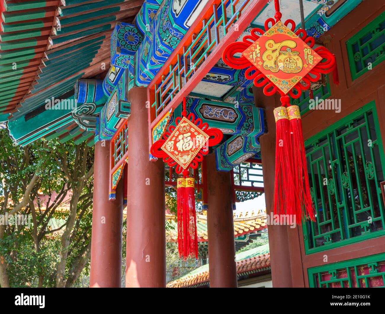 Chinese traditional culture, Chinese knots with Chinese character of ...