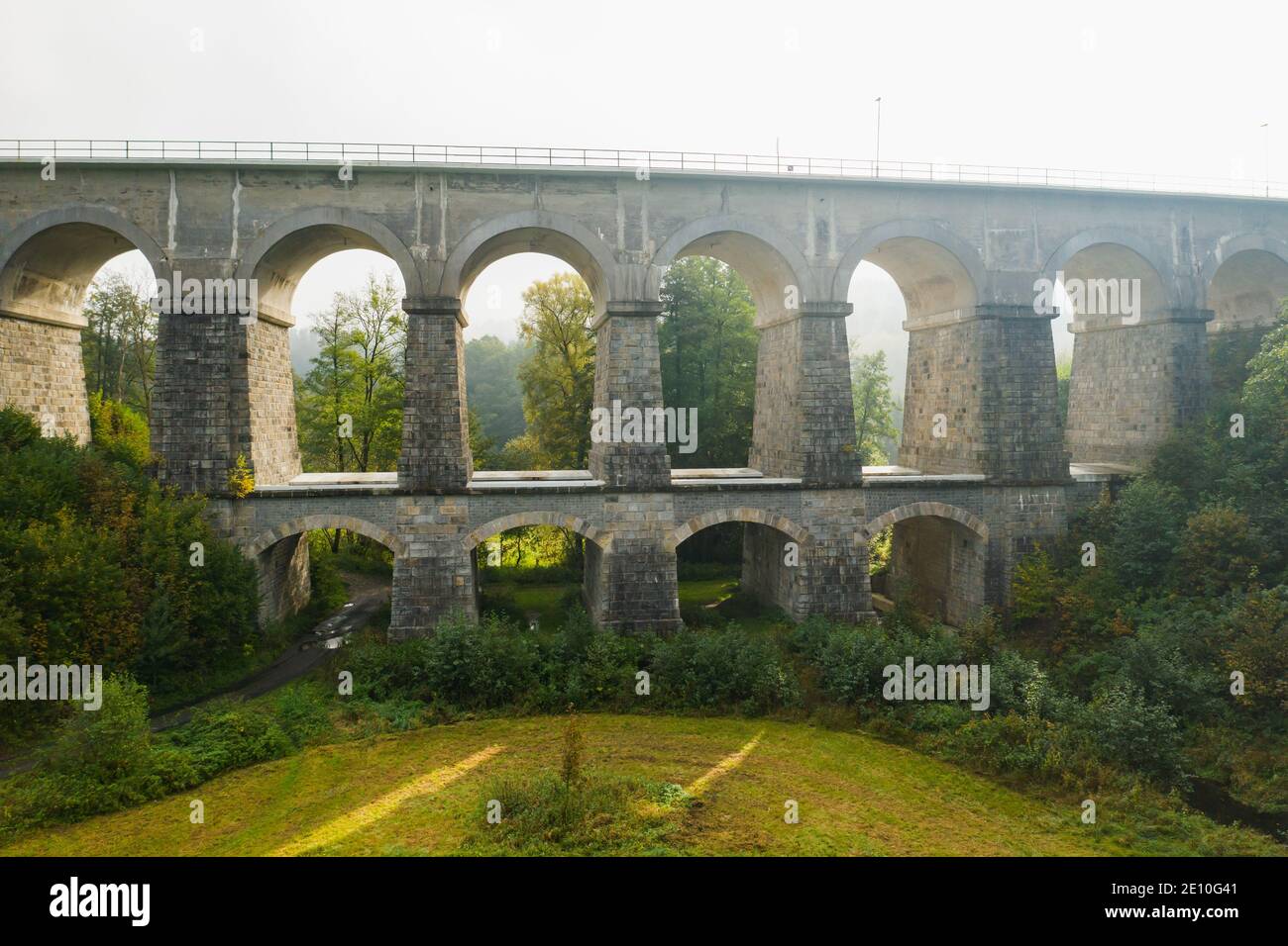 Two tiered bridge hi-res stock photography and images - Alamy