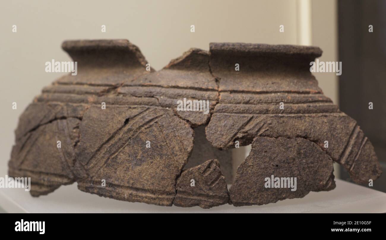 Castro culture. Fragment of a decorated pottery. From Castro of Elviña ...