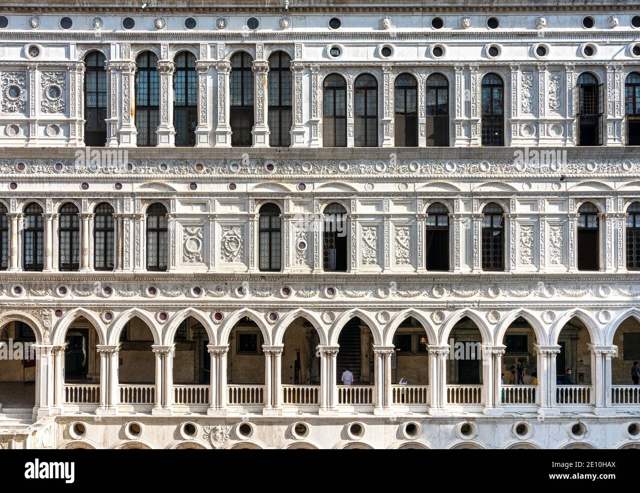 Doge palace clock hi-res stock photography and images - Alamy