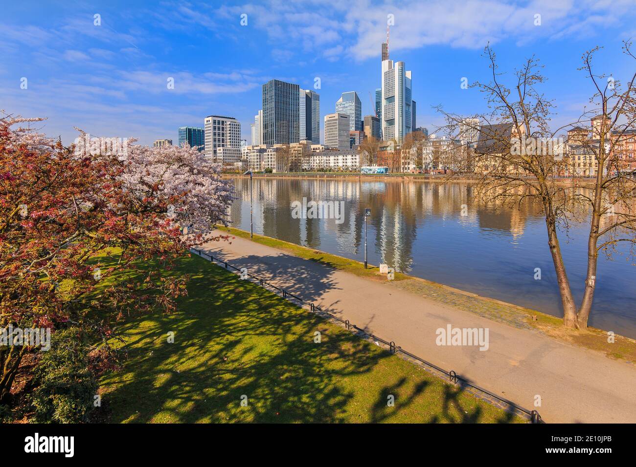 Buildings waterfront main river frankfurt hi-res stock photography and ...