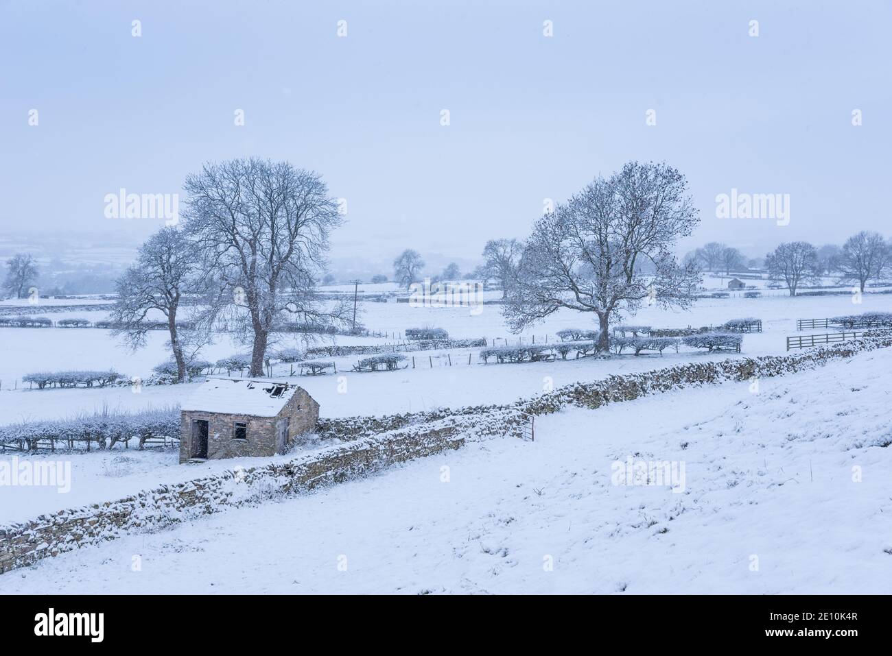 Small barn in the snow Stock Photo - Alamy