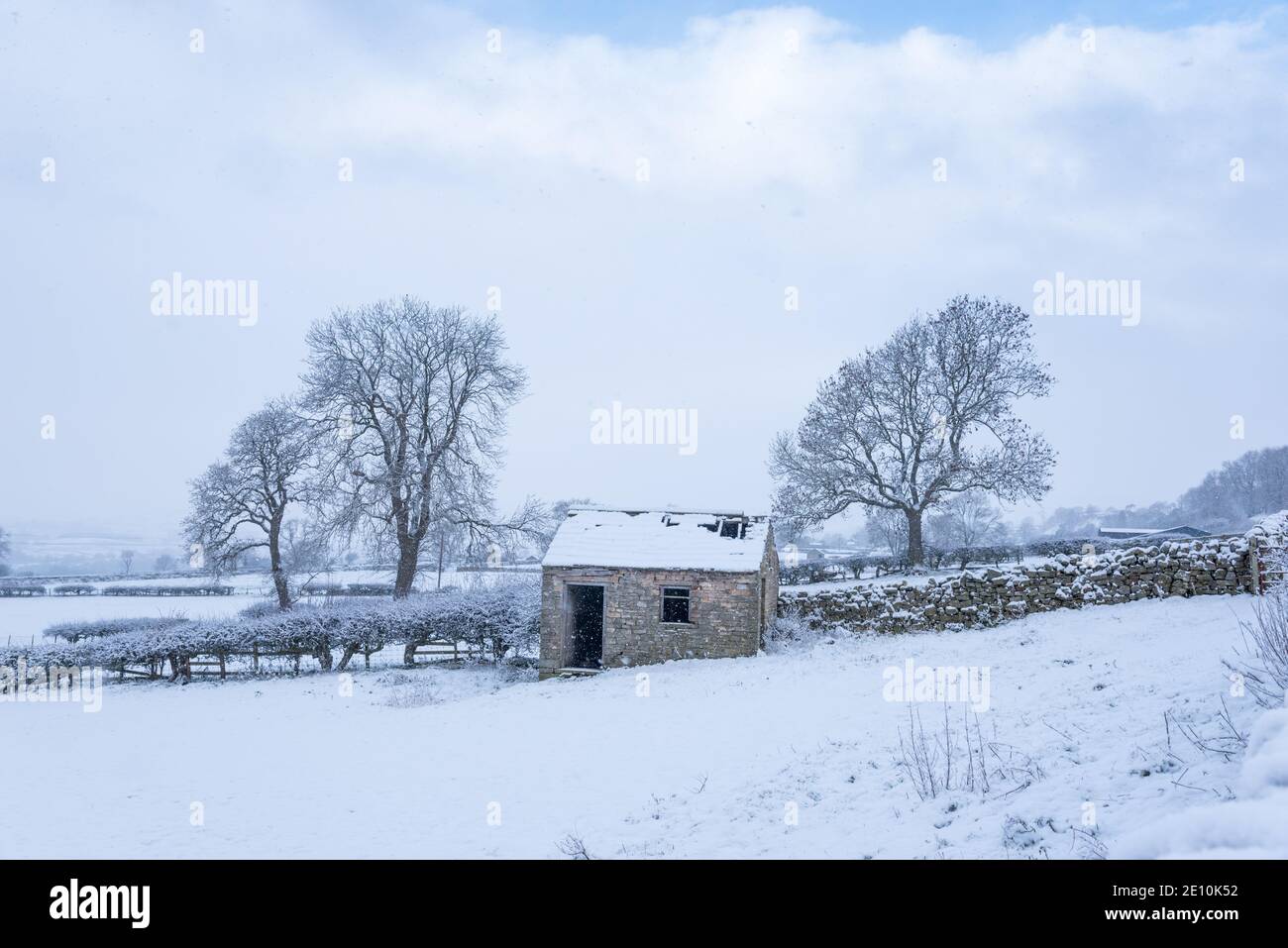 Small barn in the snow Stock Photo - Alamy
