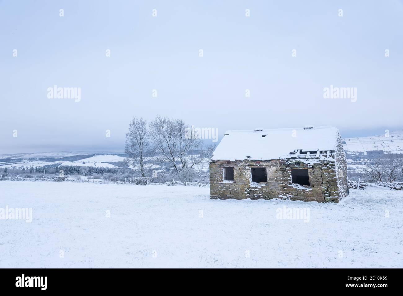 Small barn in the snow Stock Photo - Alamy