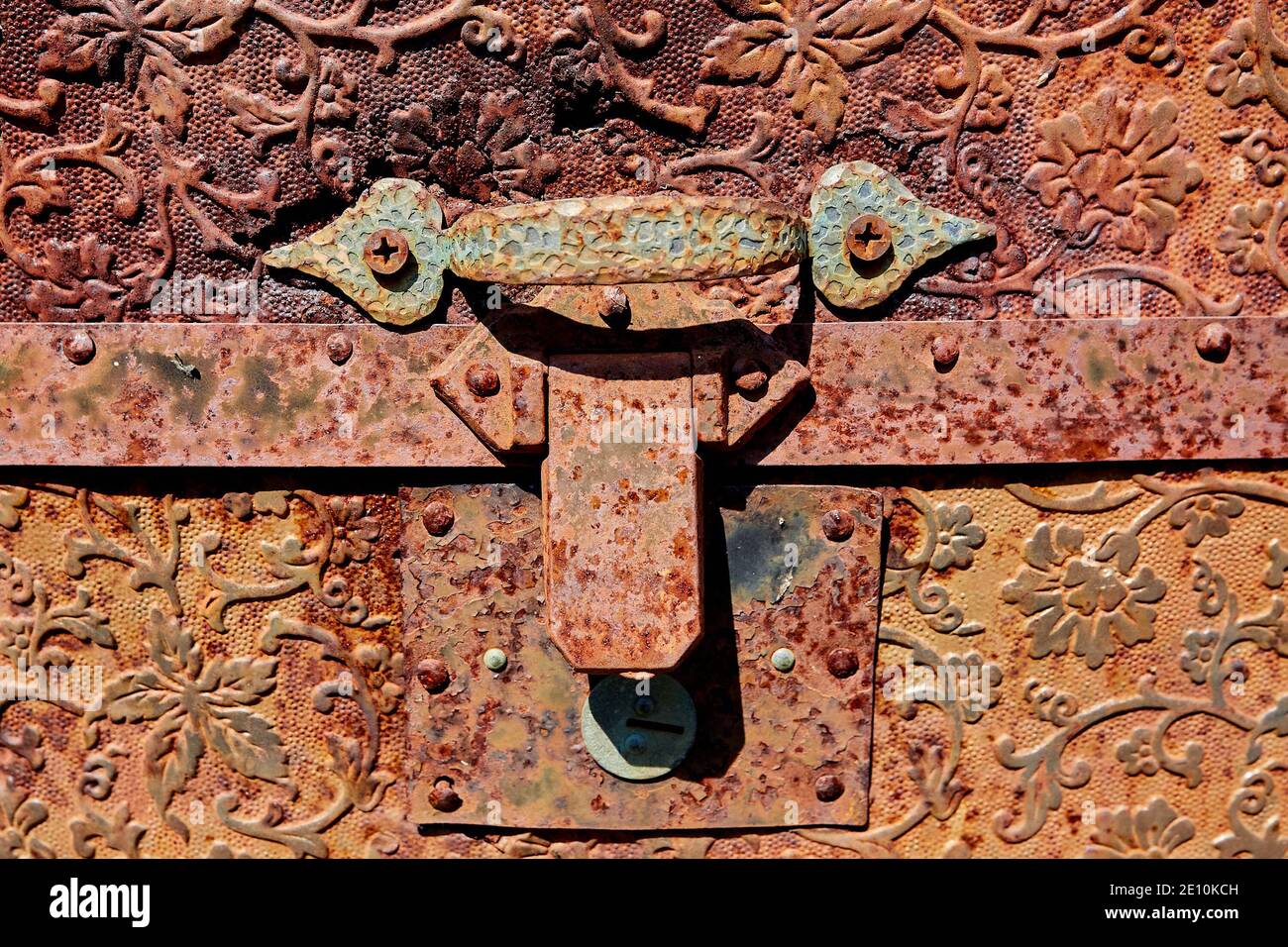 Closeup of Rusty Clasp and Handle of Old Footlocker Stock Photo - Alamy