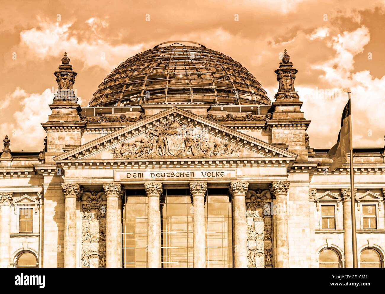 Berlin reichstag dome statue hi-res stock photography and images - Alamy