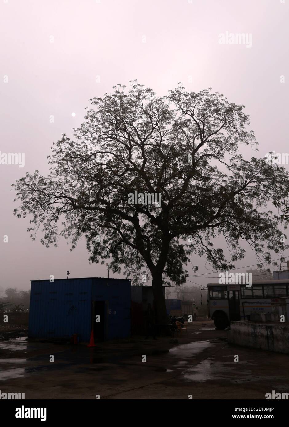 Beawar, Rajasthan, India, Jan. 3, 2021: Sun in sky behind a silhouette ...