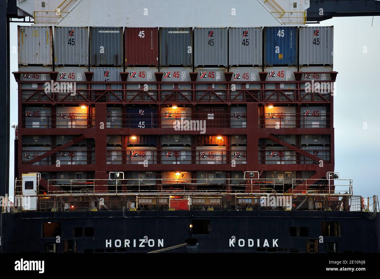 The contanership Horizon Kodiak being loaded at APM Terminals in Tacoma ...