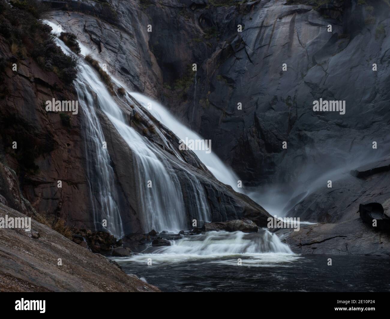 ézaro waterfall hi-res stock photography and images - Alamy