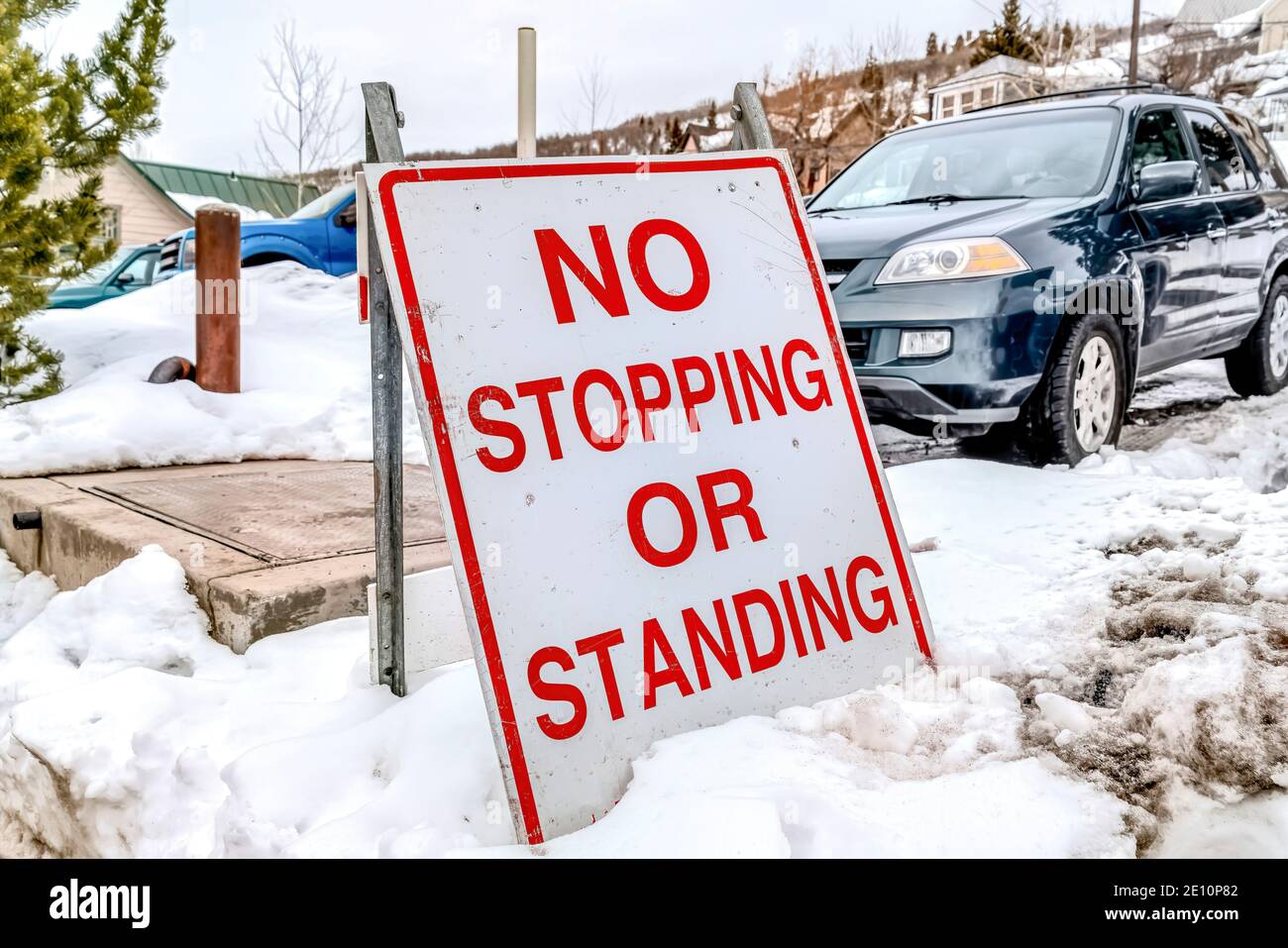 Sign no stopping standing hi-res stock photography and images - Alamy