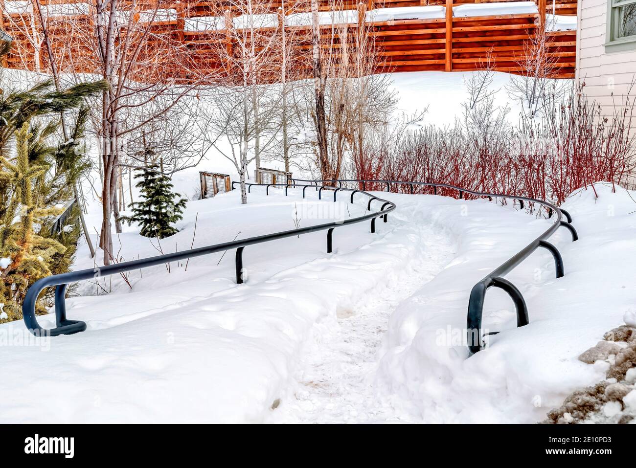 Frosted pathway hi-res stock photography and images - Alamy