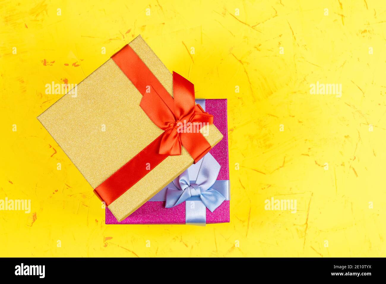 Top view gift boxes hi-res stock photography and images - Alamy