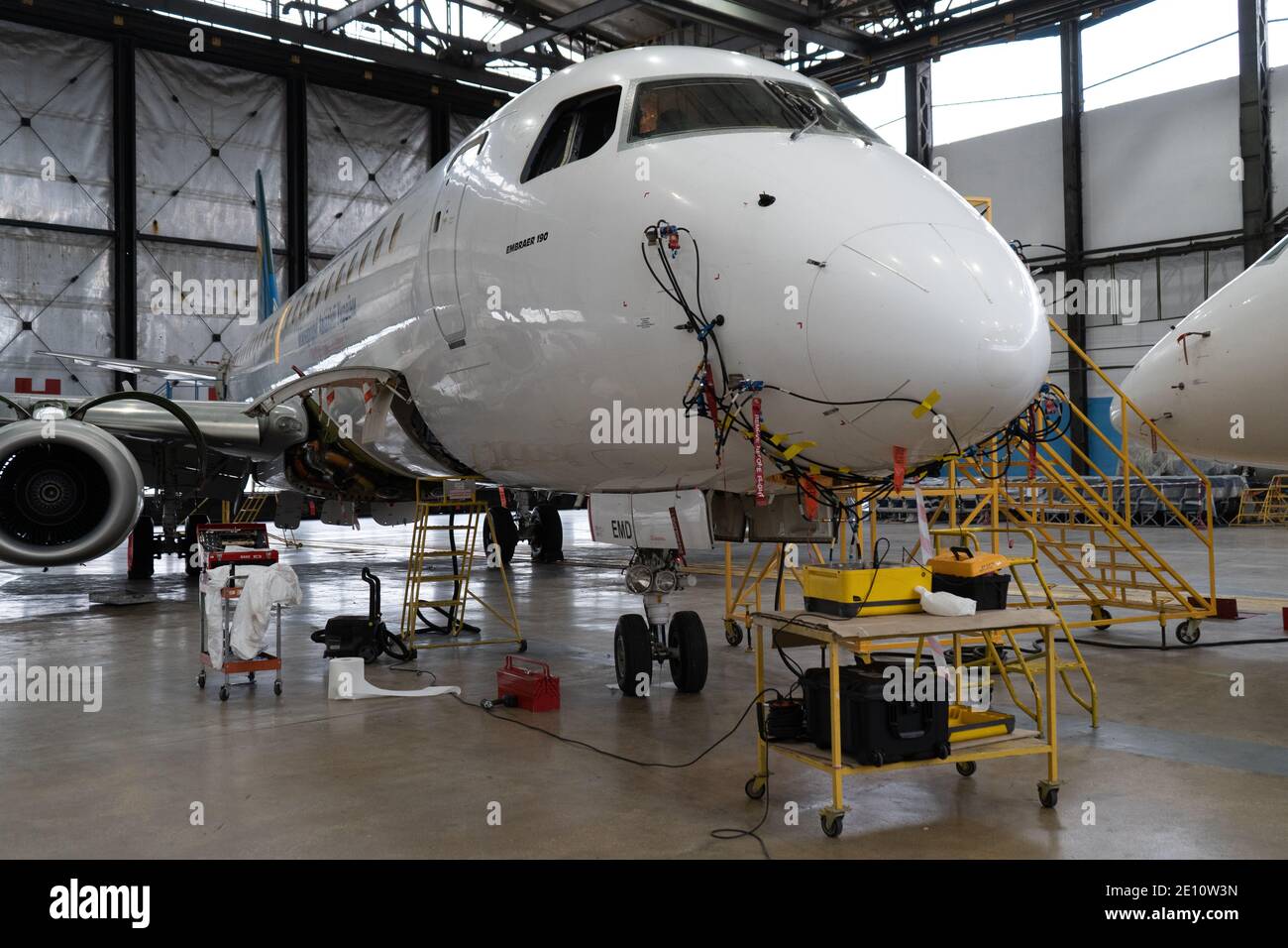 Embraer e190lr hi-res stock photography and images - Alamy