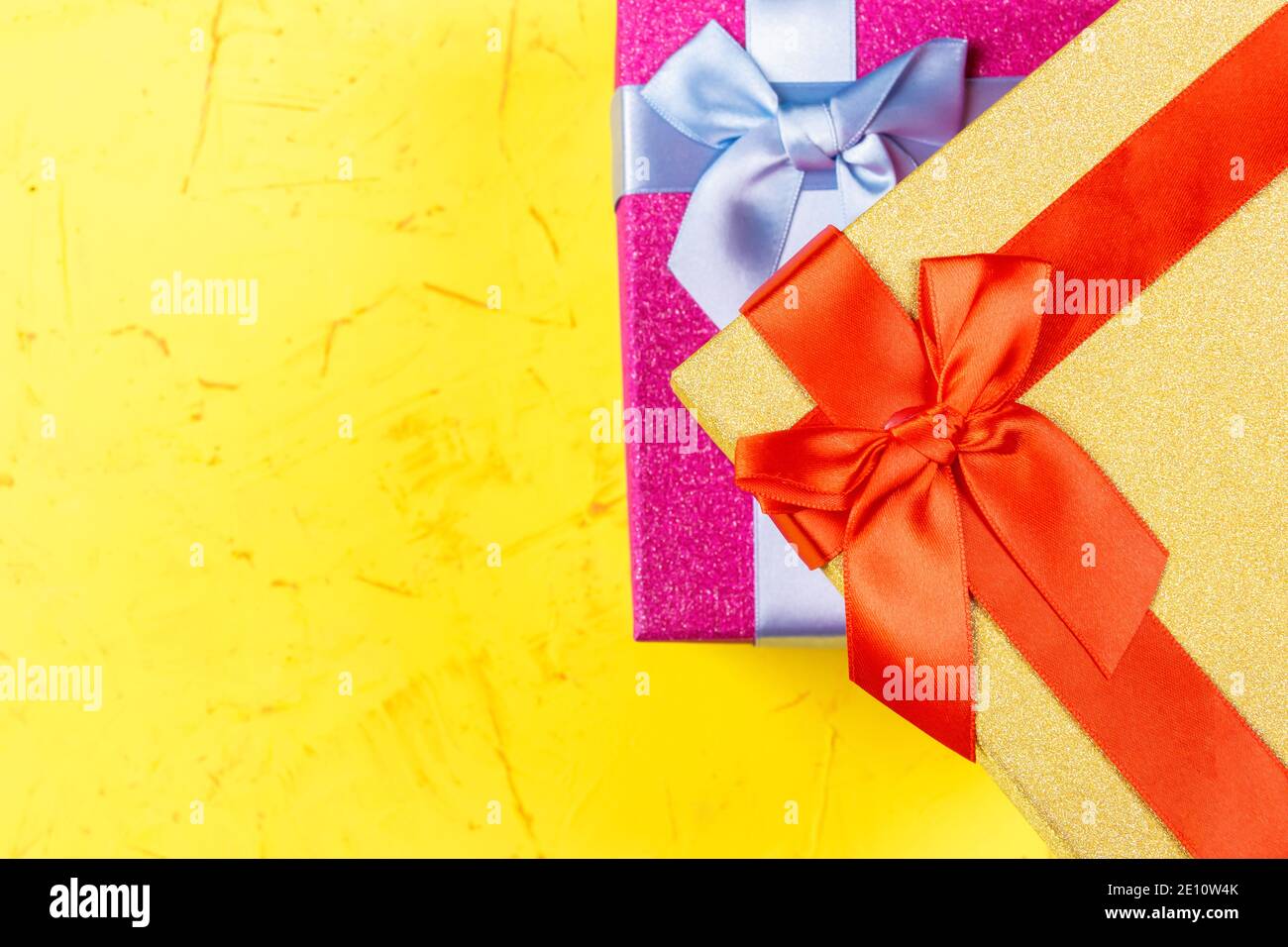 Present colored gift boxes hi-res stock photography and images - Alamy