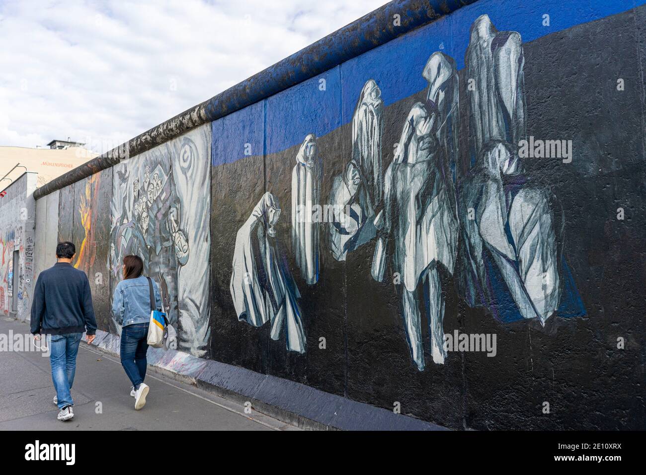 Berlin Wall Remains with some graffiti art Stock Photo - Alamy