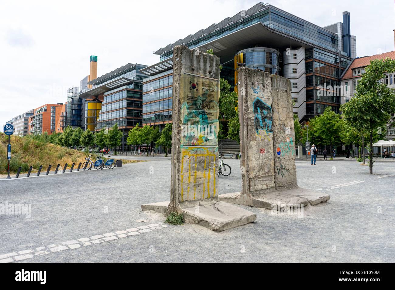 Berlin Wall Remains with some graffiti art Stock Photo - Alamy
