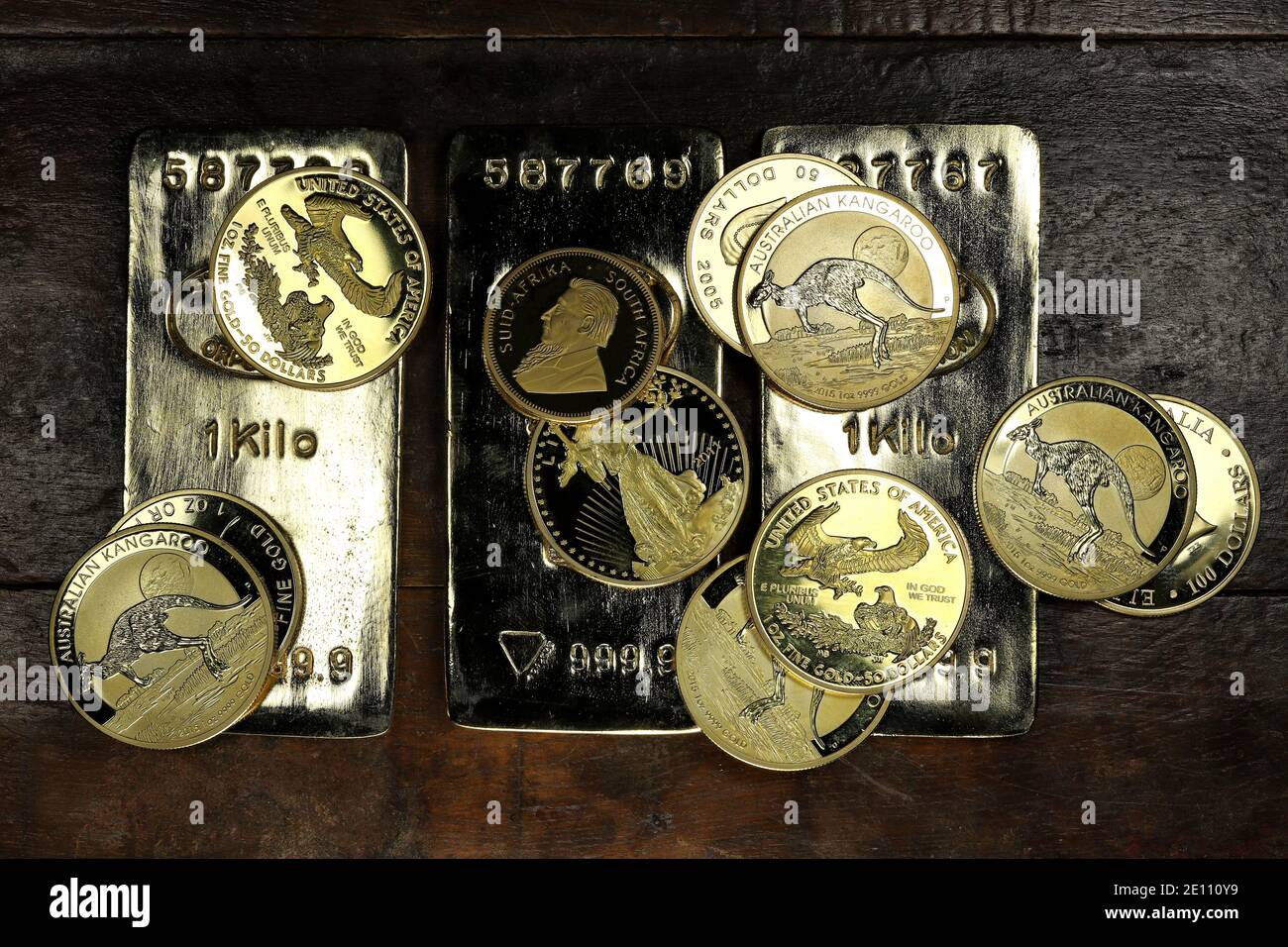 Gold treasure coins hi-res stock photography and images - Alamy