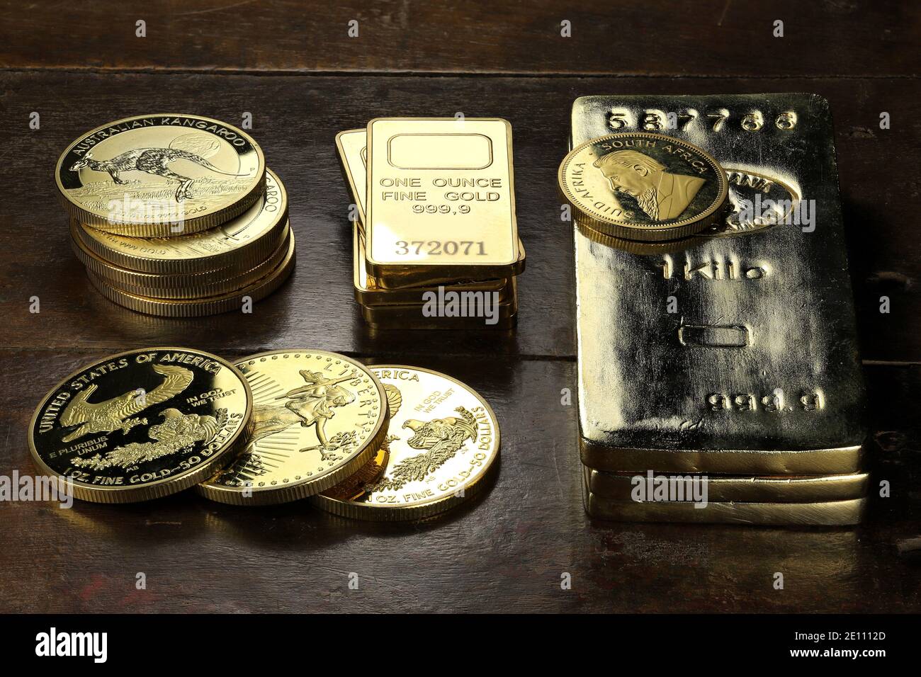 Real gold bullion bars hi-res stock photography and images - Alamy
