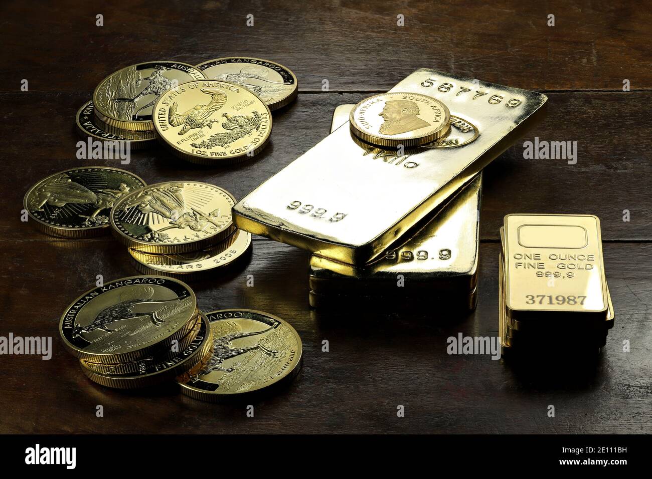 Gold bars and gold coins hi-res stock photography and images - Alamy