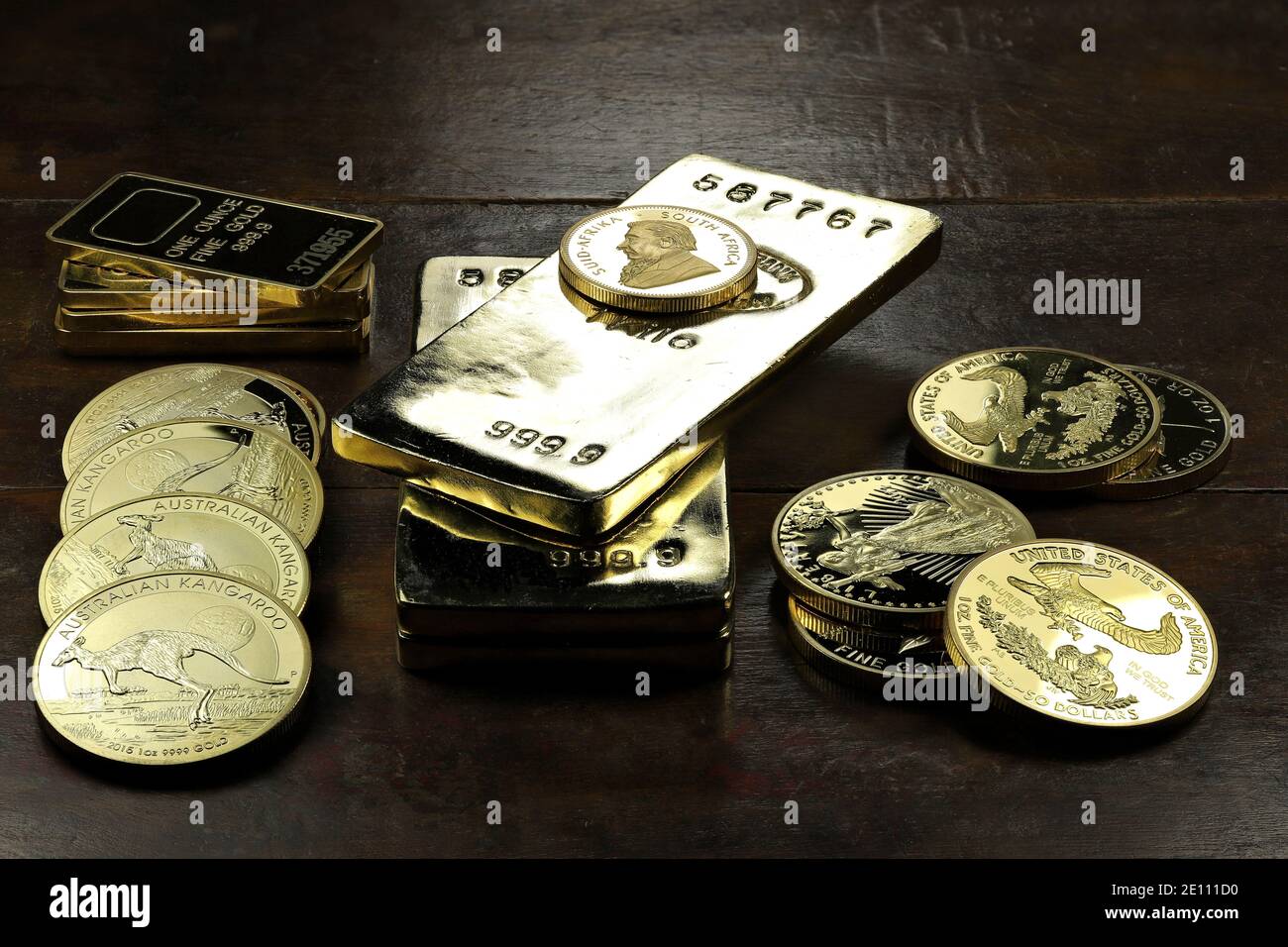 Real gold bullion bars hi-res stock photography and images - Alamy