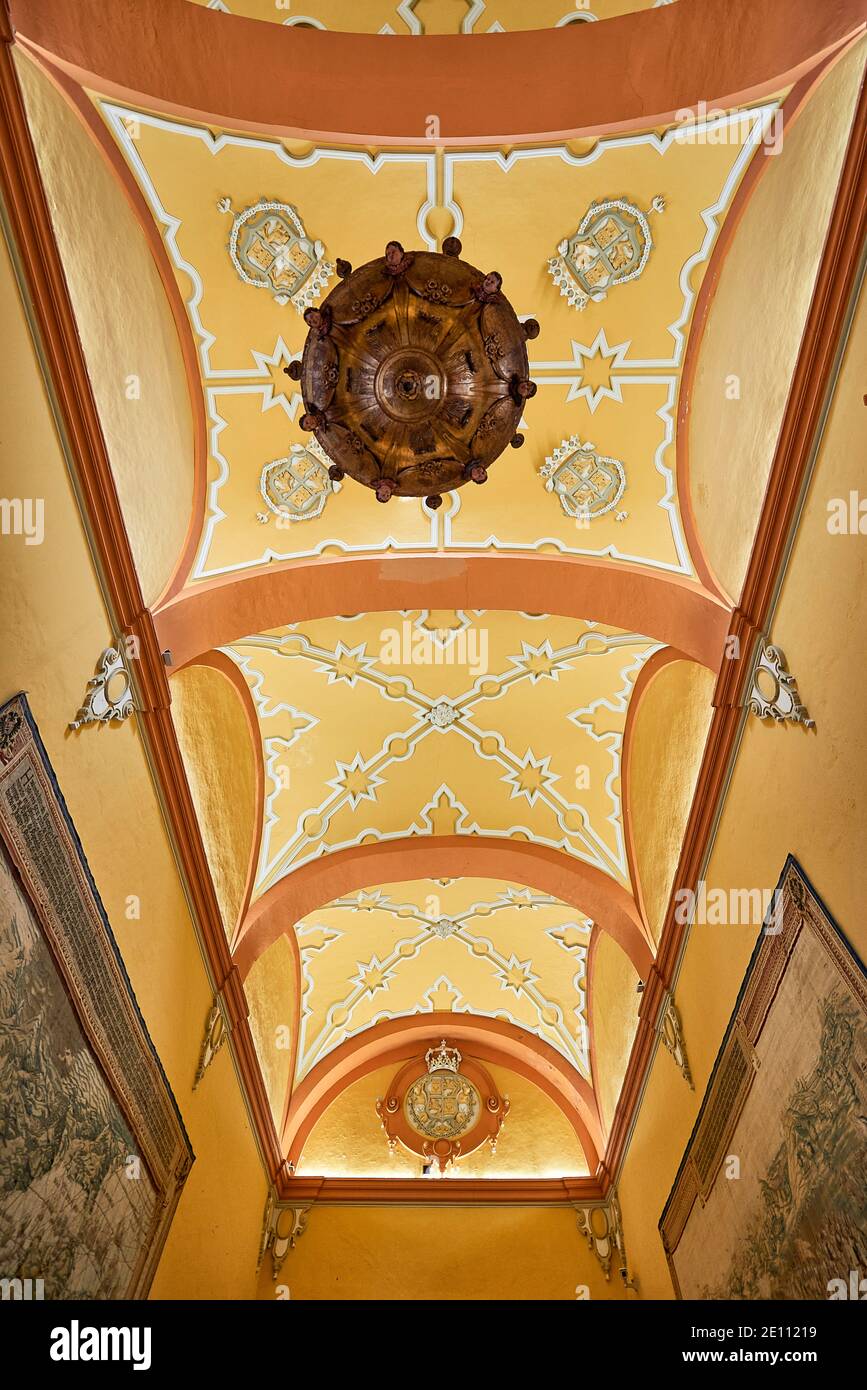Royal tapestries hi-res stock photography and images - Alamy