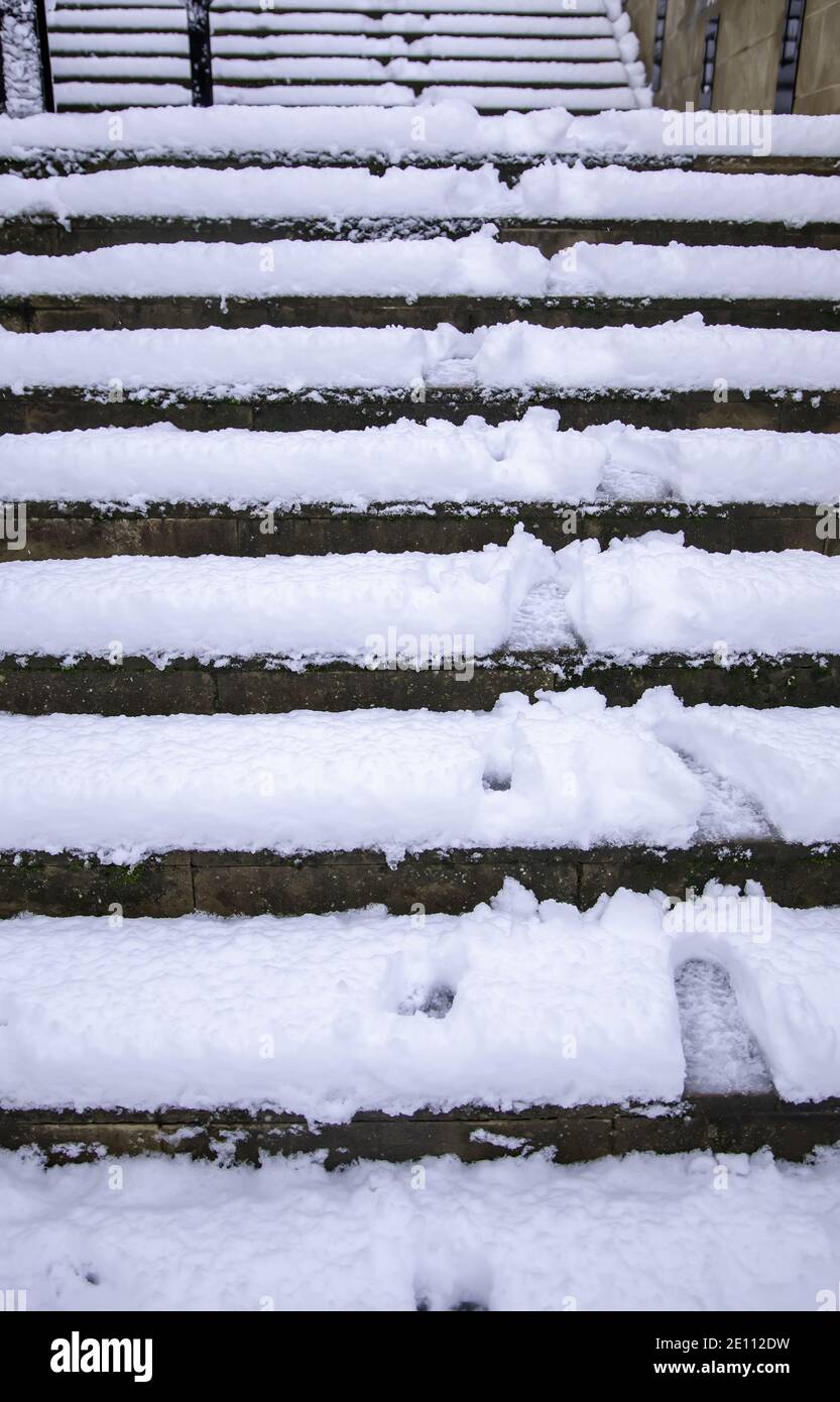 Snowy stairs hi-res stock photography and images - Alamy