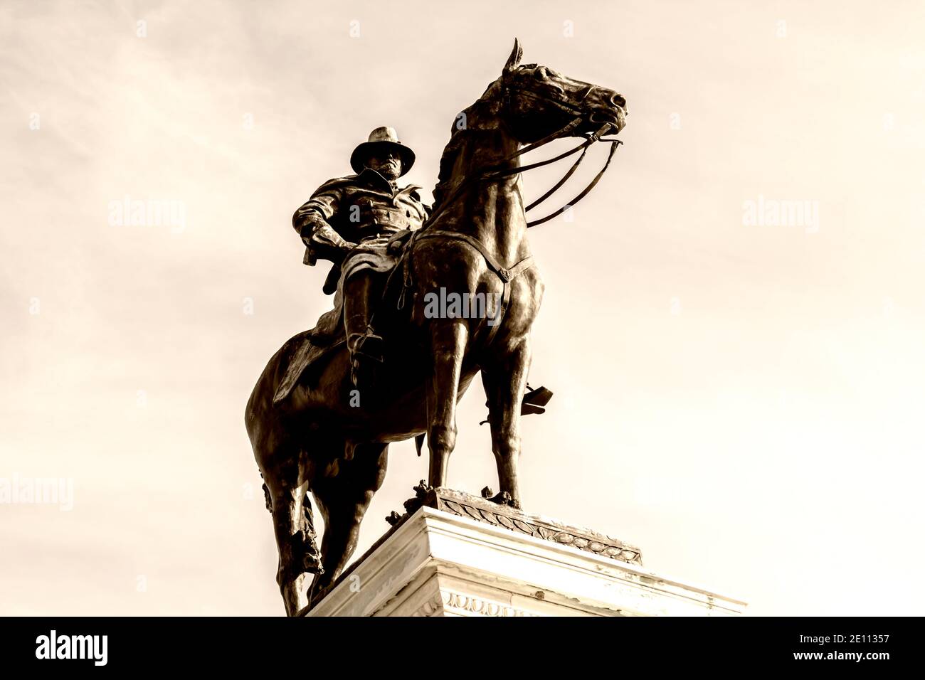 the monument in front of the Capitol, a statue of general Ulysses S ...