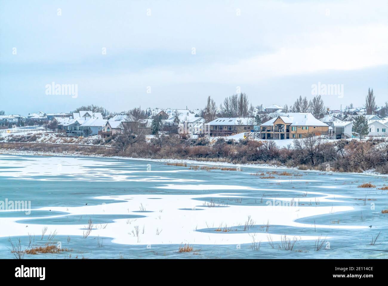 Ice sheet freshwater lake hi-res stock photography and images - Alamy