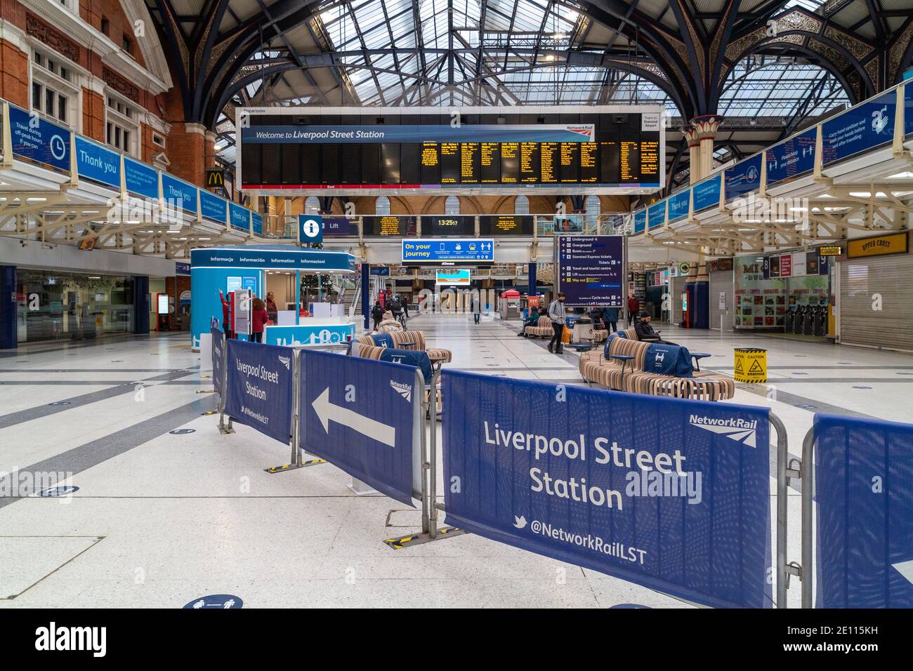 Liverpool Street Railway station concourse, London Stock Photo - Alamy