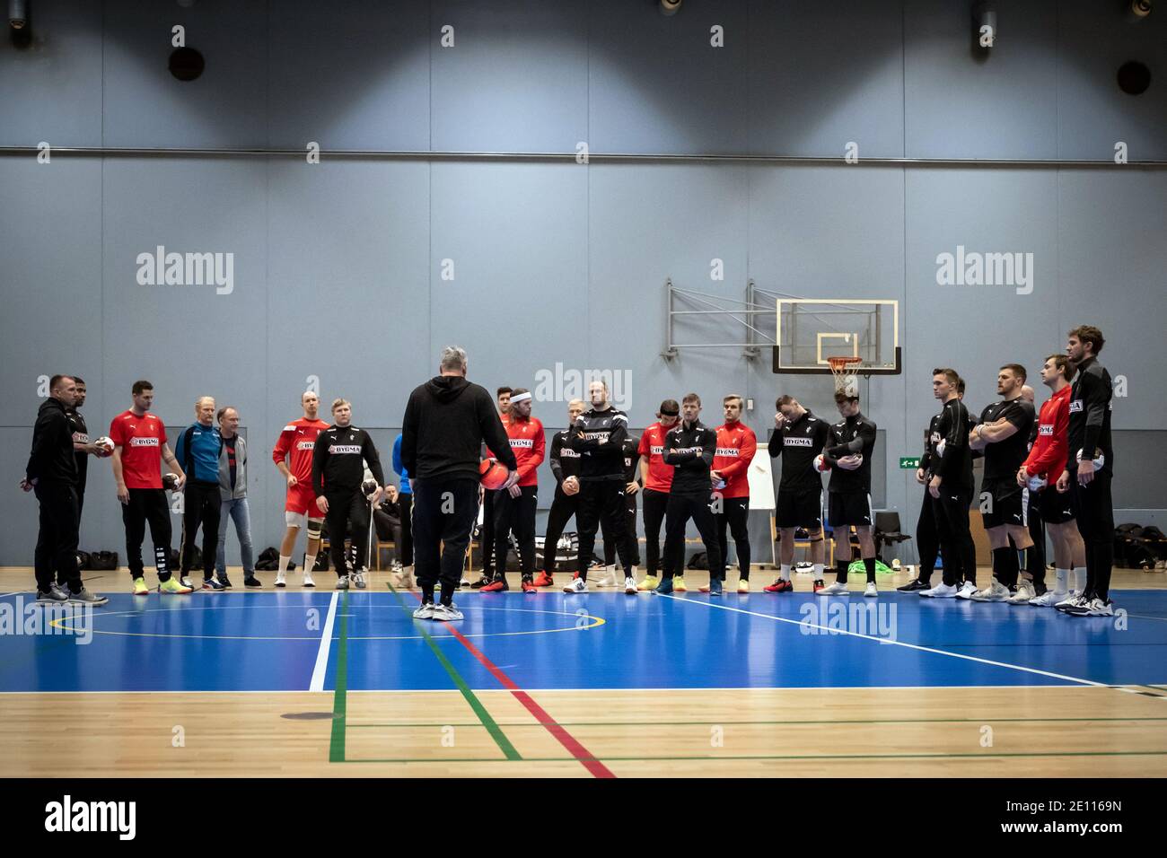 Handball squad hi-res stock photography and images - Alamy