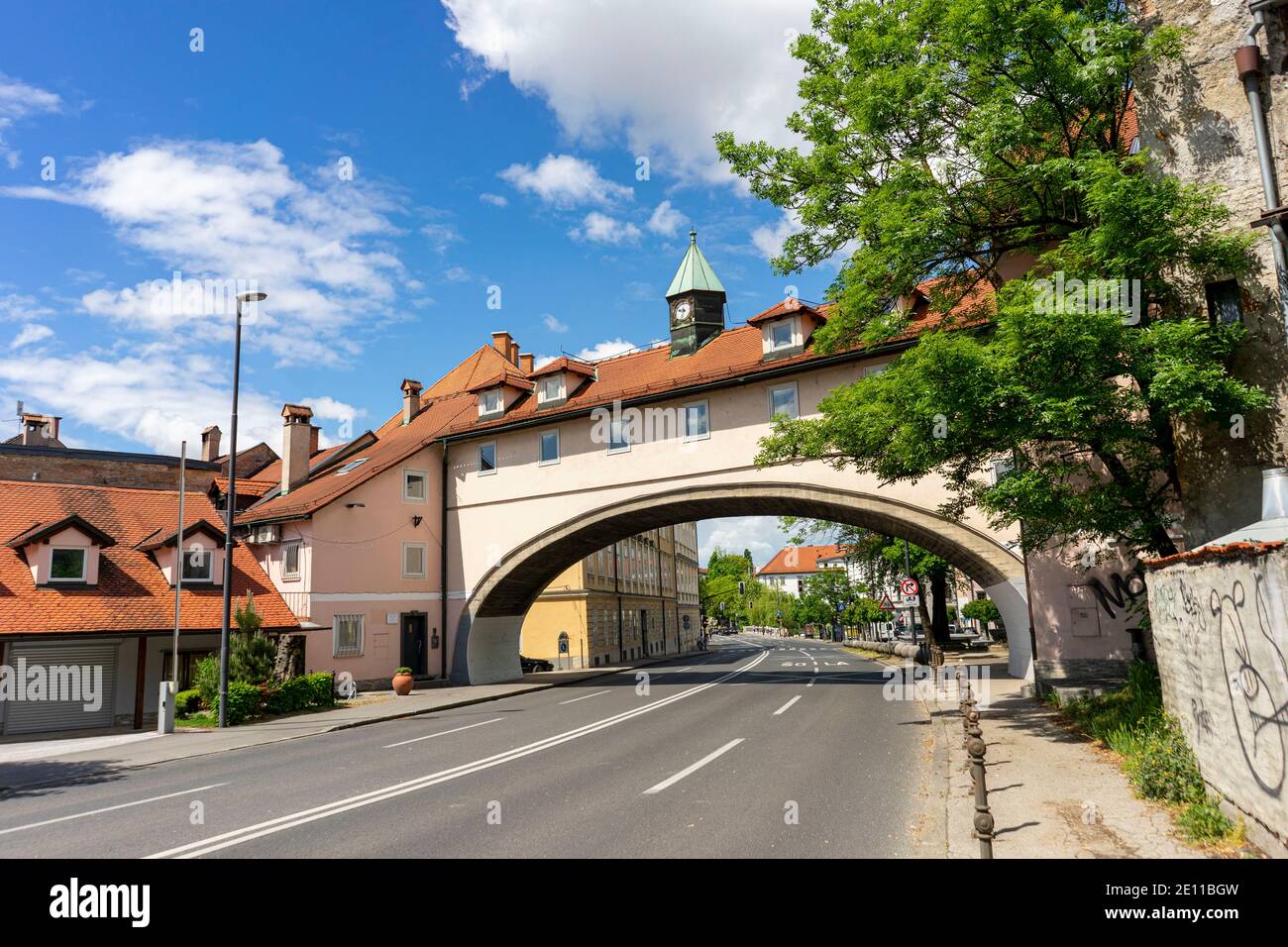 Building made as an arch over a street Stock Photo - Alamy