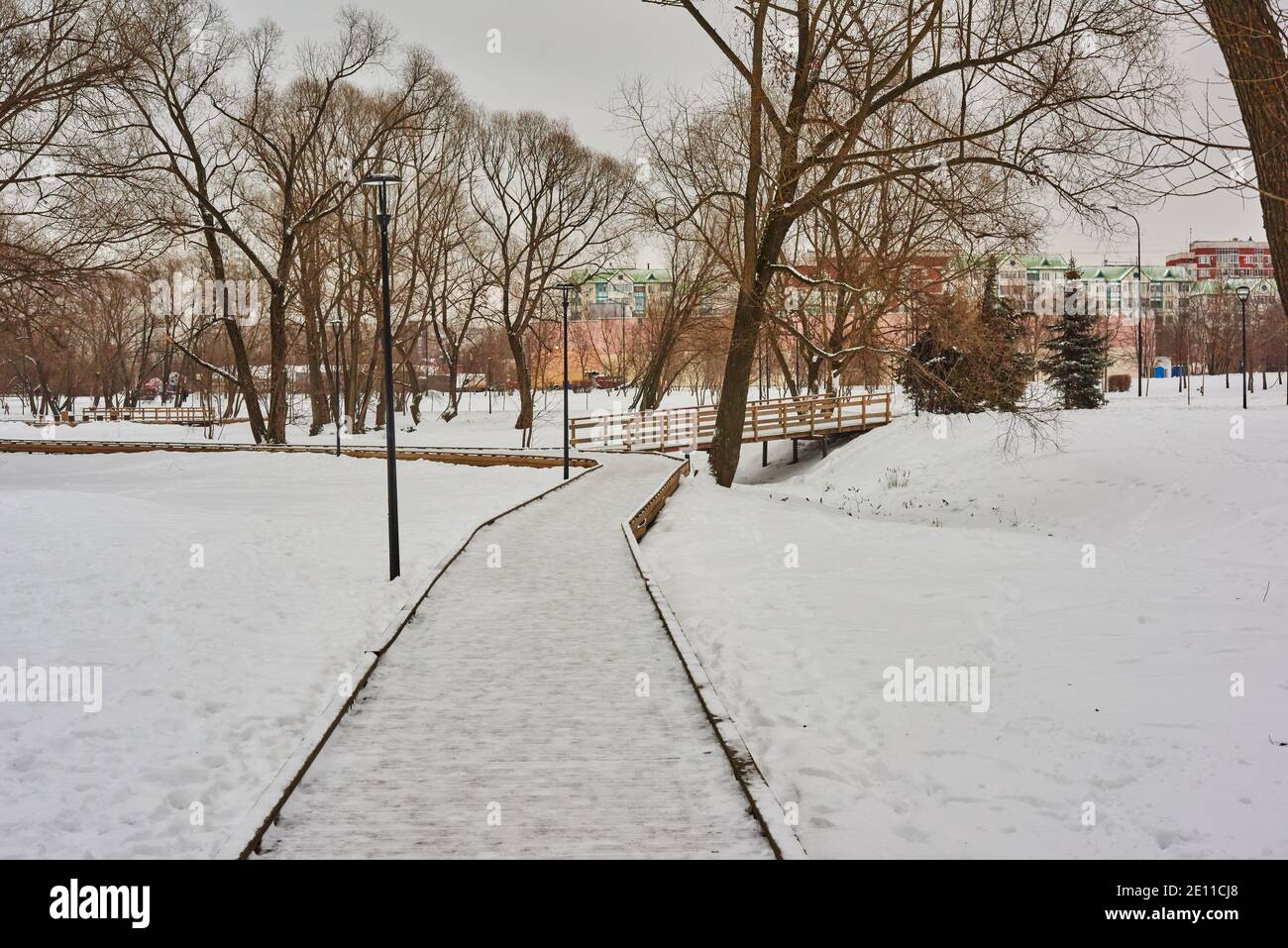 Wooden snow bridges hi-res stock photography and images - Alamy
