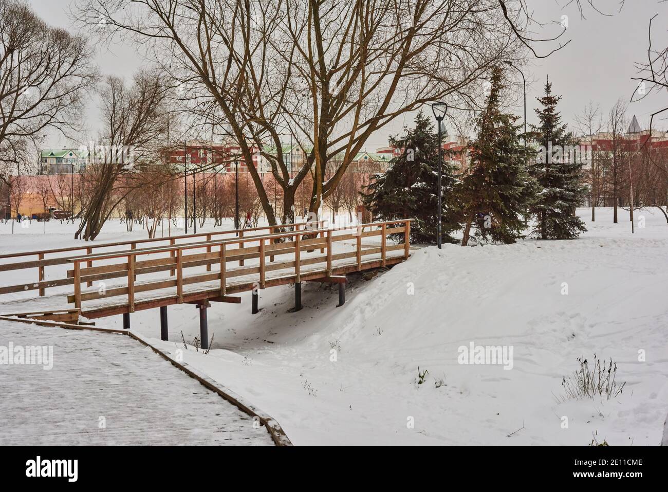 Wooden snow bridges hi-res stock photography and images - Alamy