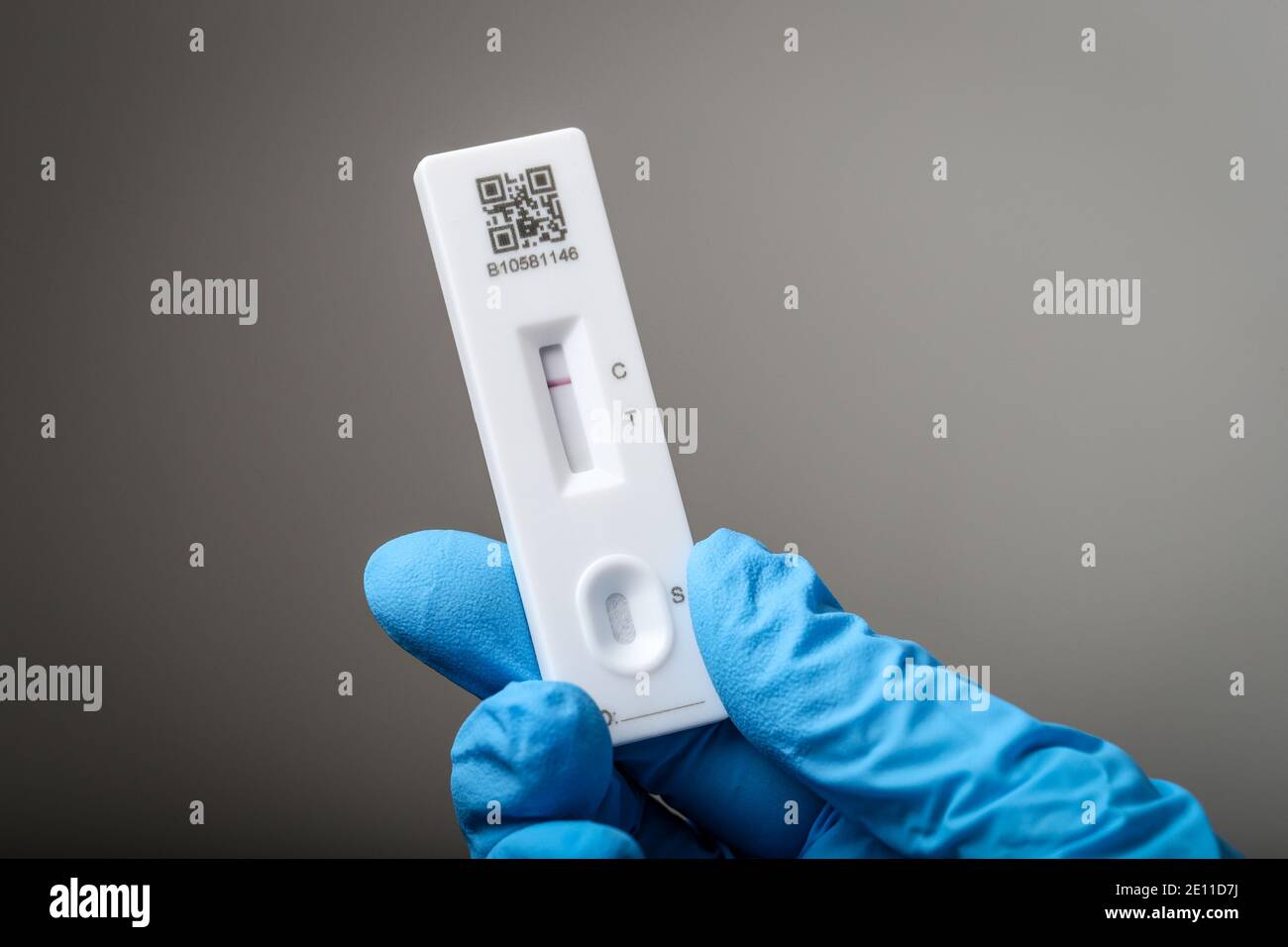 Test result using rapid device hi-res stock photography and images - Alamy