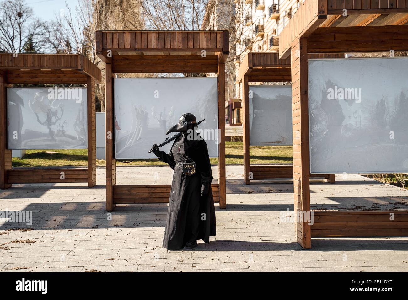 Black plague doctor history hi-res stock photography and images - Alamy