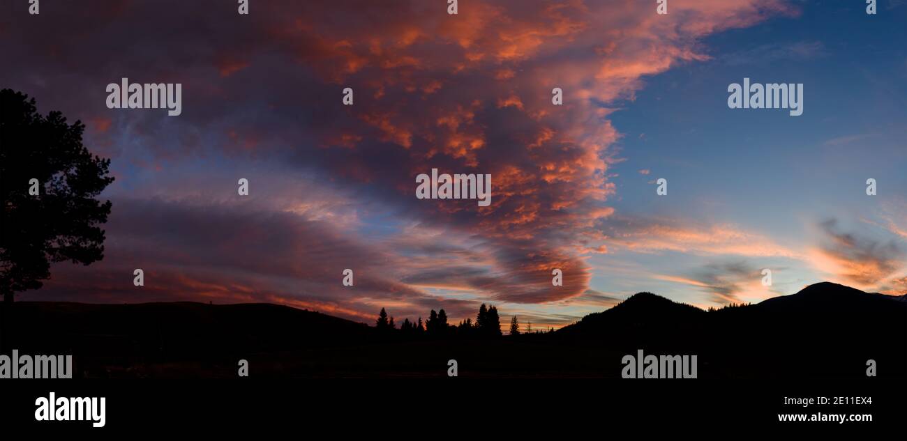 Dynamic sky hi-res stock photography and images - Alamy