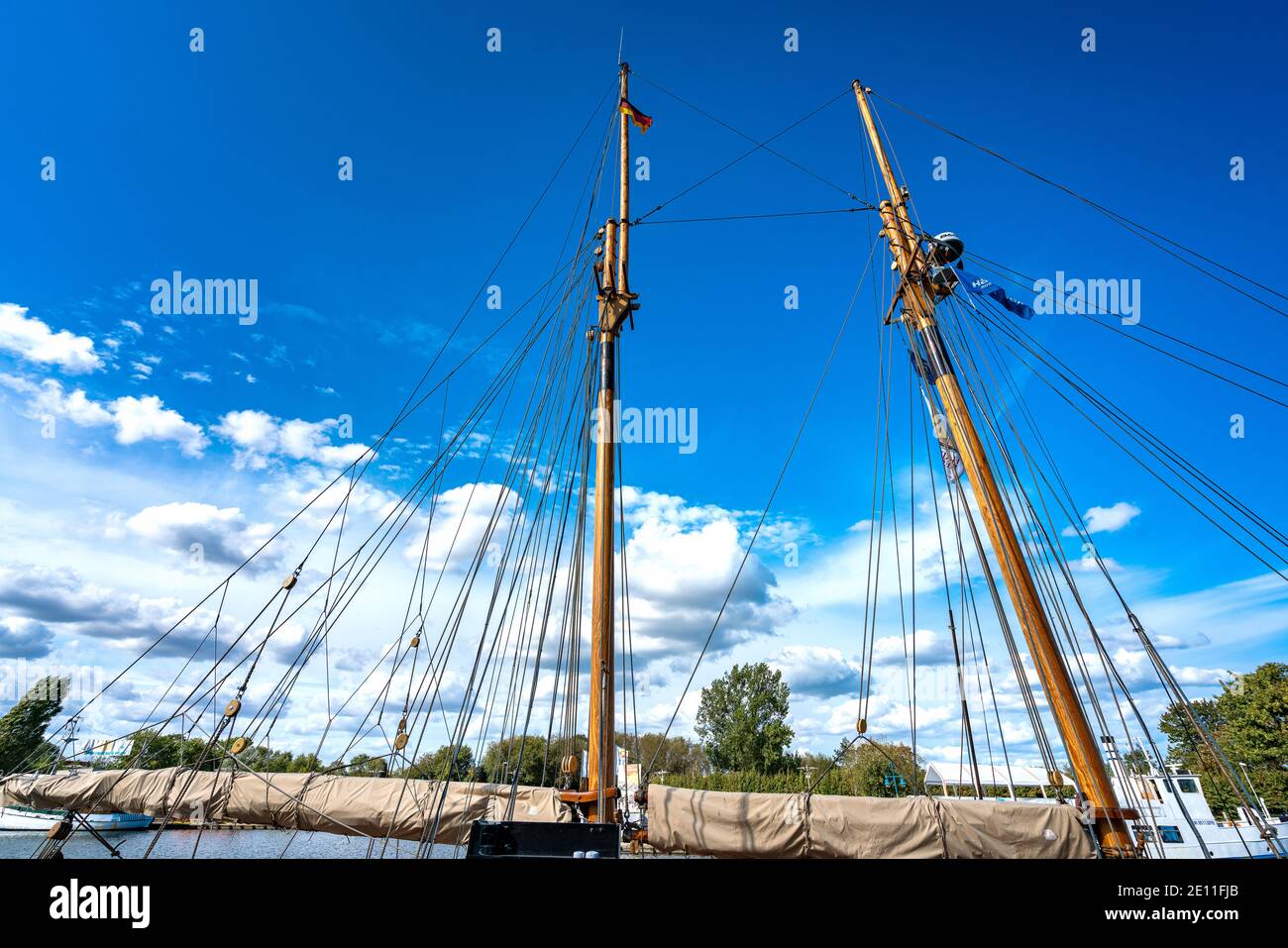 Twin mast sailing boat hi-res stock photography and images - Alamy