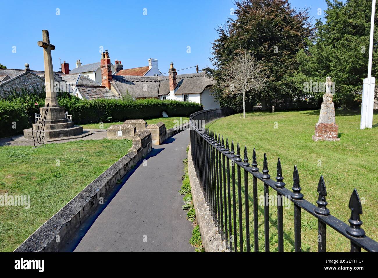 Narrow winding pathway hi-res stock photography and images - Alamy