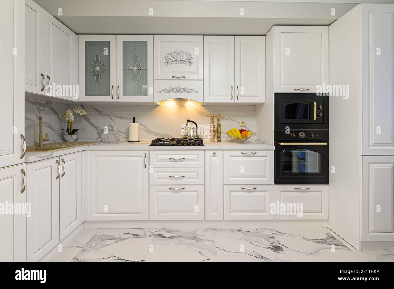 Kitchen interior modern full view hi-res stock photography and images ...