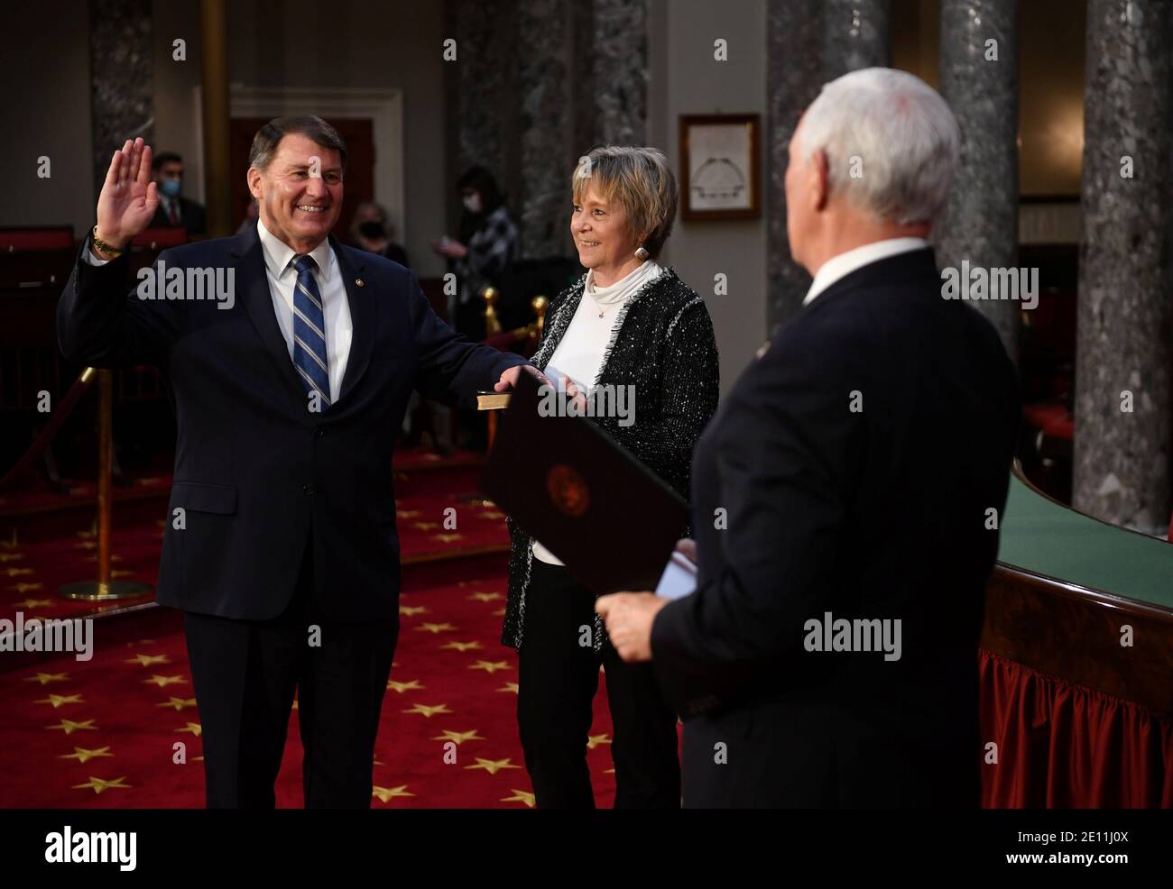 United states senator mike rounds hi-res stock photography and images ...
