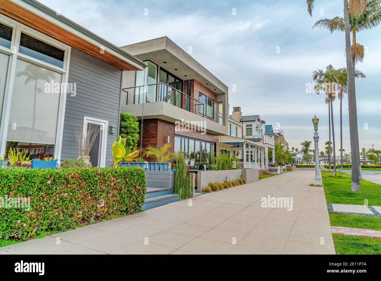 Quiet neighborhood in Long Beach California with beautiful houses and ...