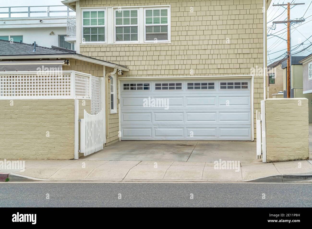 Front view of residential garage in a neighborhood in Long Beach ...