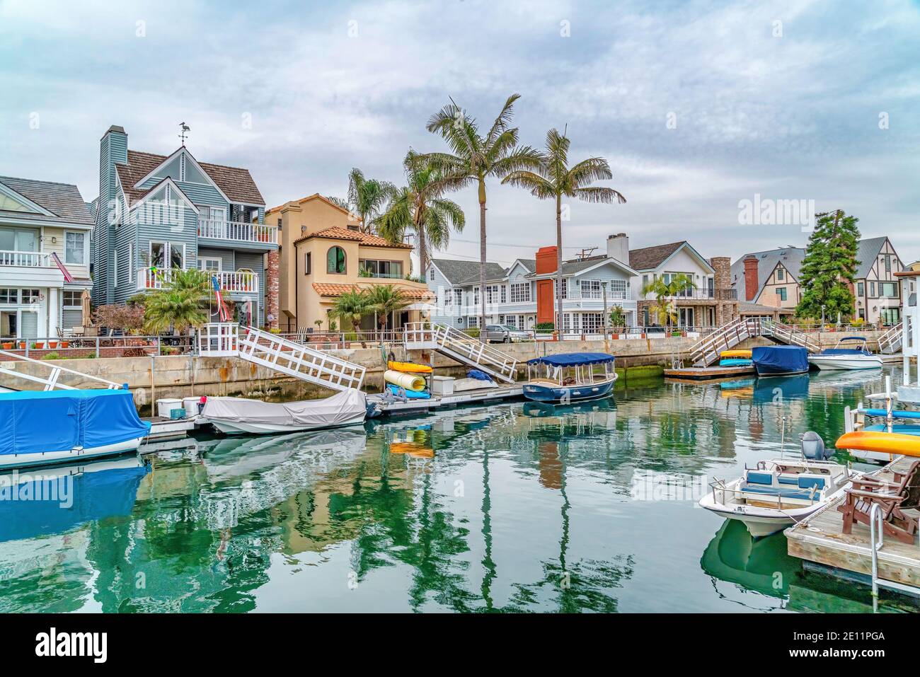 Stylish neighborhood with waterfront homes along canal in Long Beach ...