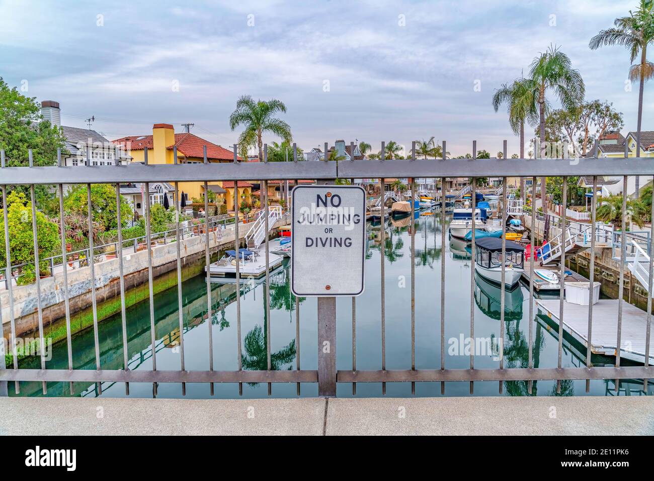 Sign coastal footbridge hi-res stock photography and images - Alamy