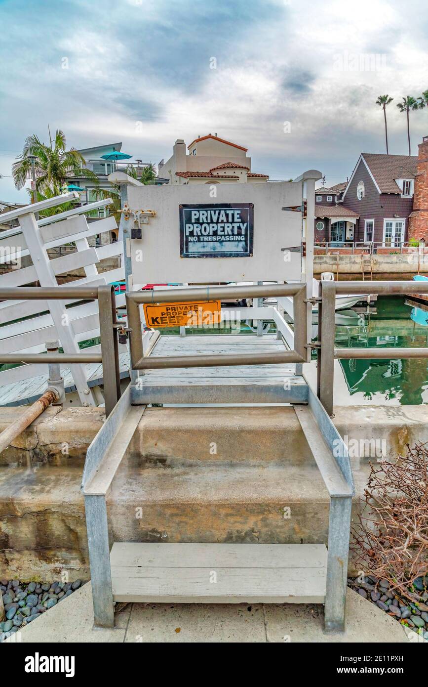 Private beach sign california hi-res stock photography and images - Alamy
